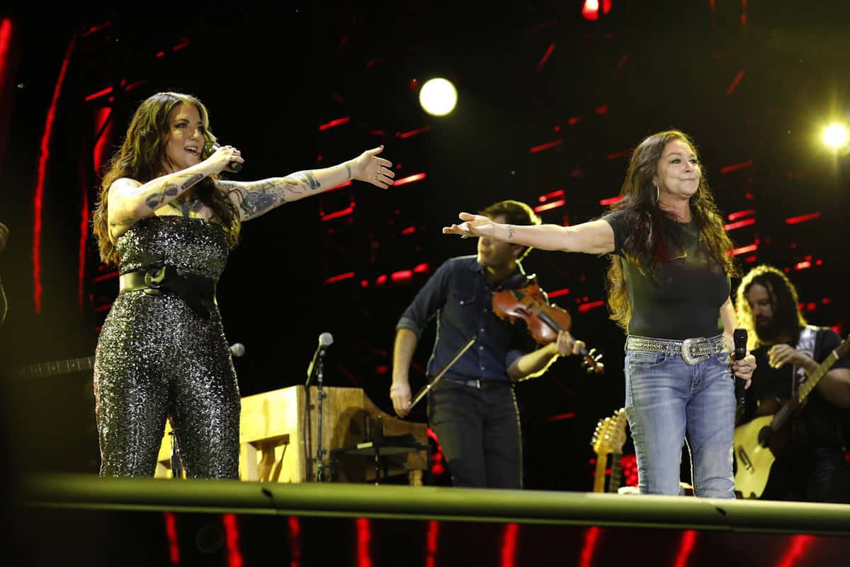 Ashley McBryde and Gretchen Wilson Perform "Redneck Woman" at CMA Fest ...