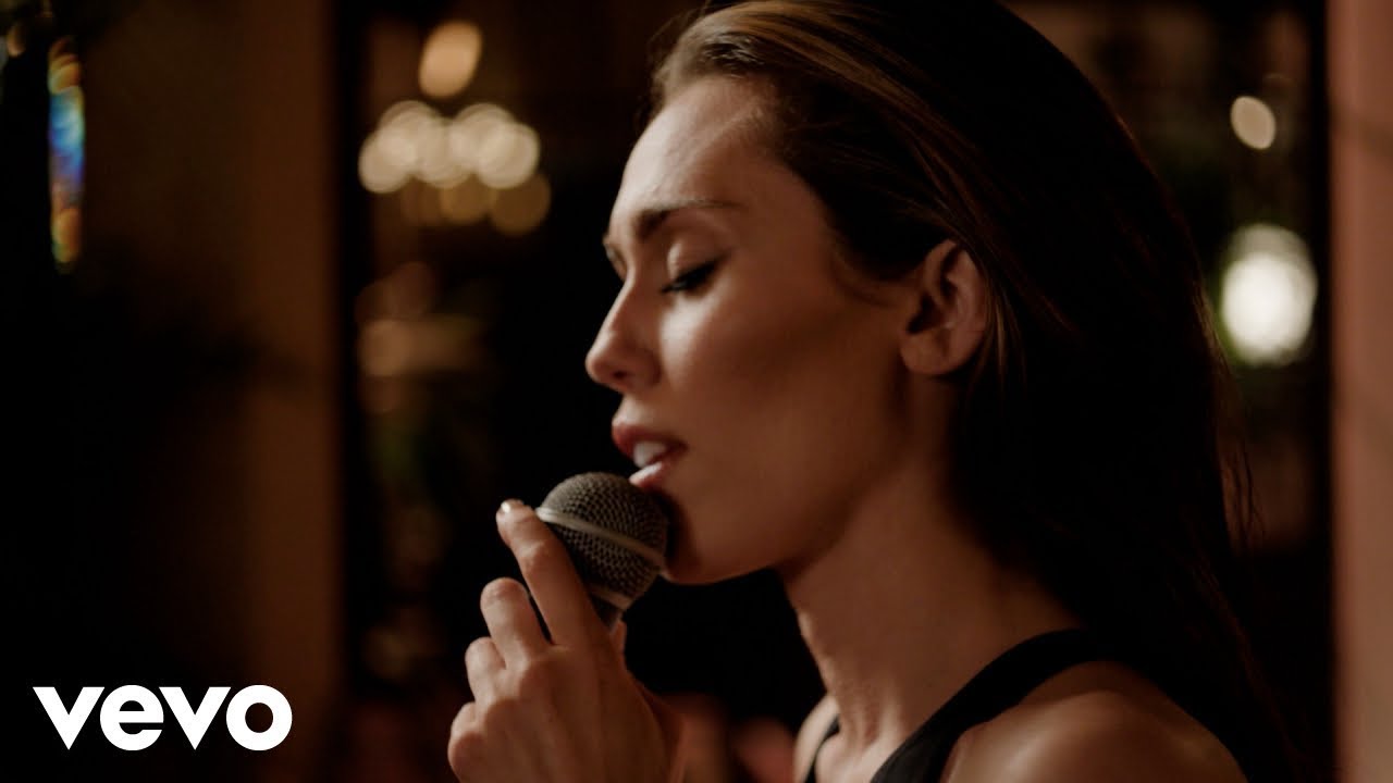 Miley Cyrus "End of the World" Live From Chateau Marmont - Megan on the ...